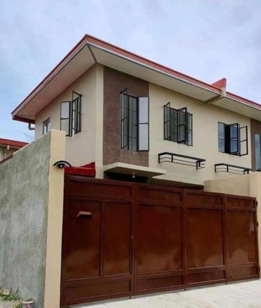 La Colmena Bauan - Self Catering Townhouse Accommodation - Bauan