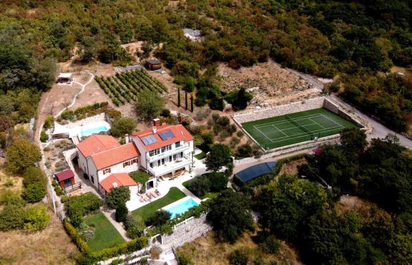 Domaine Vinodolsun Zwei Villen, Ein Grundstück Und Platz Für Bis Zu 20 Personen - Alps