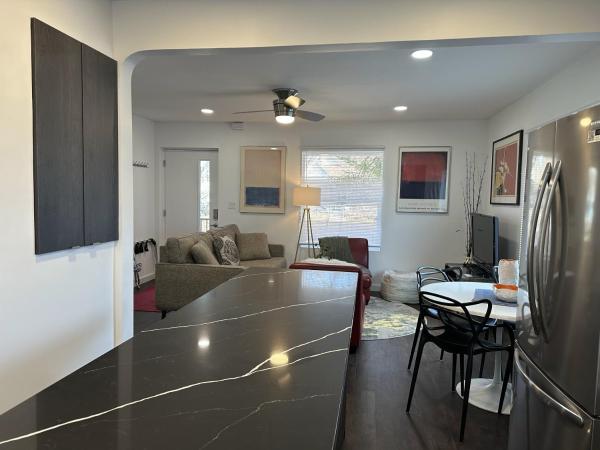 Modern Ranch Near Knapp Center, Downtown - Des Moines, IA