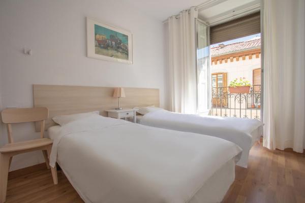 Habitación Doble Con Balcón Y Baño Compartido - Spain