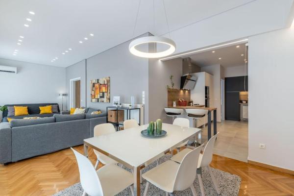 The Hostmaster Cosmopolitan Downtown Scent - Atenas