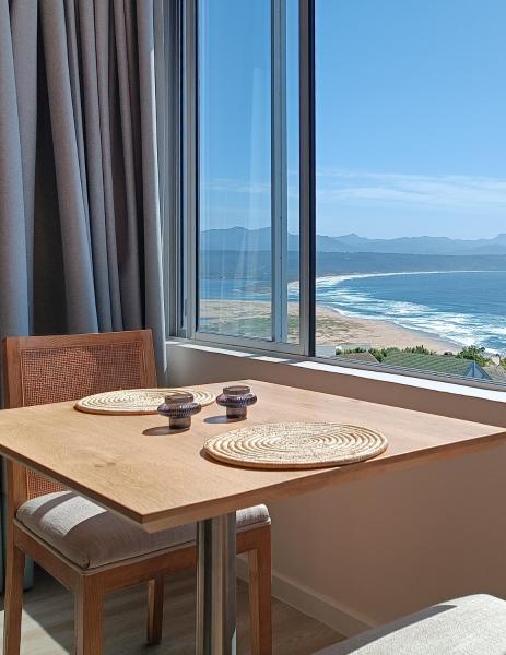 Stylish 1-bedroom Apartment Boasting Views - Plettenberg Bay