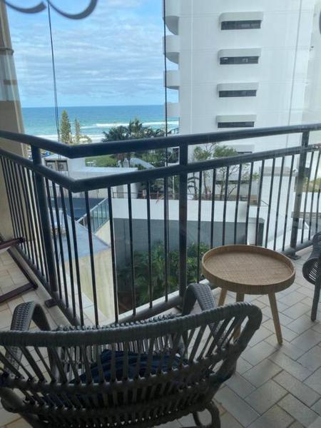 Fabulous Sea Views In The Heart Of Surfers - Gold Coast