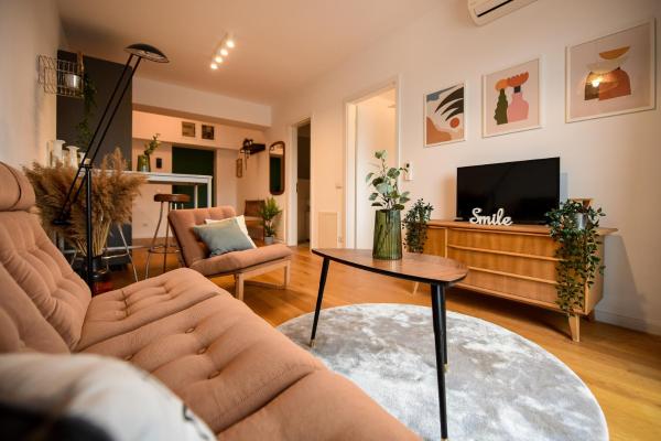 The Geometrist - Stunning 1br Apt With Balcony - Tunari