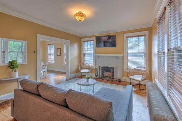 Beautiful Bungalow Stones Throw From Cooper Young - Memphis, TN