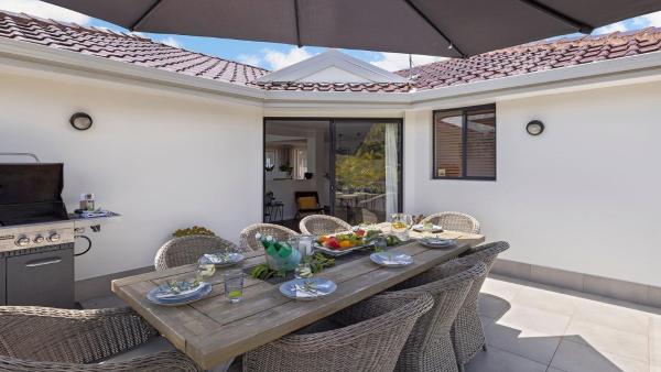 Baie De Salamandre - Nelson Bay