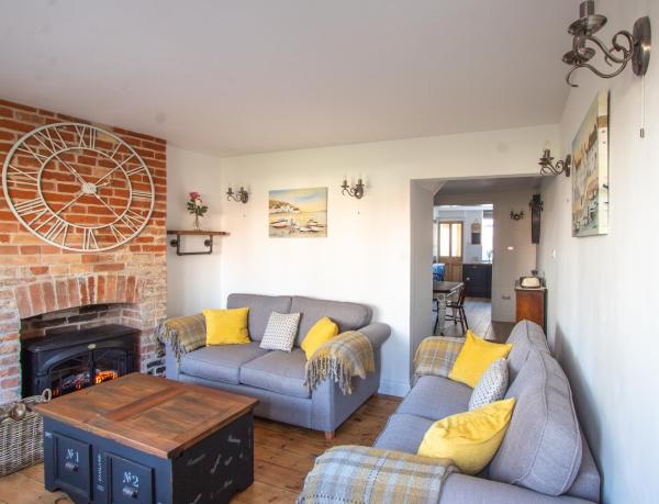Stylish Town Centre House With Garden And Parking Opposite - Suffolk