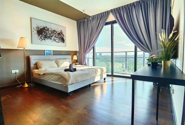 Almas Couple Relax Modern Comfort Netflix Bystay - Iskandar Puteri
