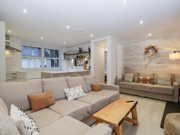 Dixon Court - Coniston