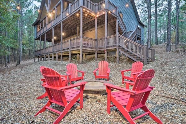 Broken Bow Cabin: Deck W/ Hot Tub & Pool Table! - Broken Bow, OK