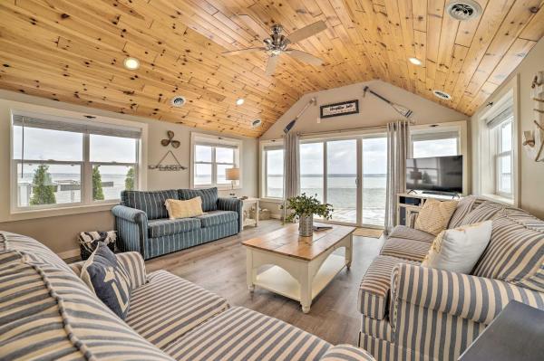 Charming Modern Cottage On Houghton Lake! - Houghton Lake, MI