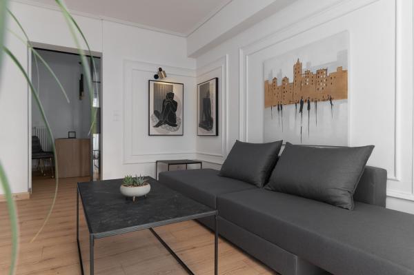 Athenian Postmodern Gem - Ateny