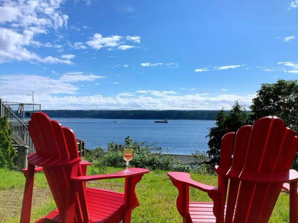 Ocean's Edge Suite - Vancouver Island