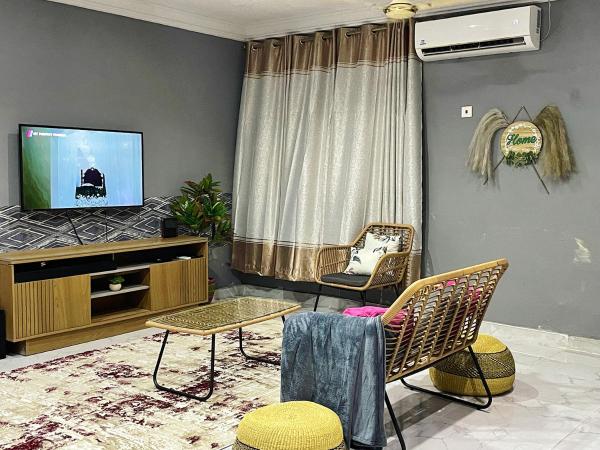 1 Bedroom Sleeps 2 -Free Parking -Children Welcome - 迦納