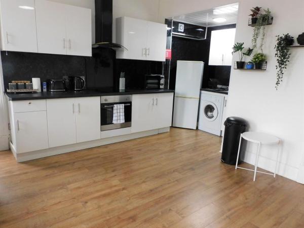 Comfortable 4 Bed Apt In Paisley Next To Station - Paisley