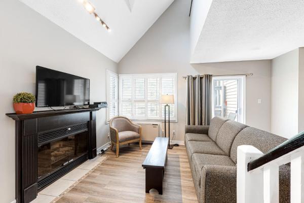 Walk To The Lift Renovated Loft W\/ Free Wifi, Shared Pool, & Tennis - Thornbury