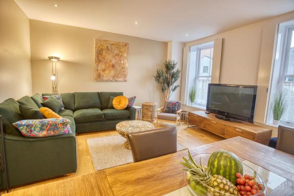 Centrally Located Property With Gated Parking - Lincolnshire