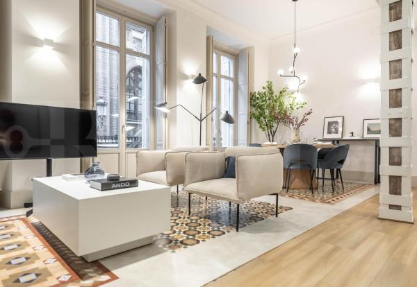 Modern Luxe Apartment In The Historic City Center By Rems - Málaga