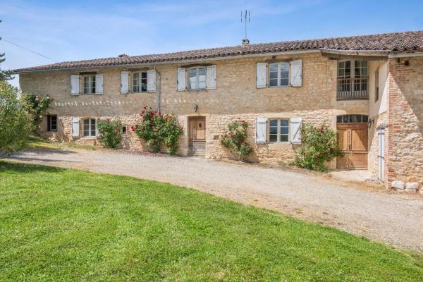 Villa Spacieuse Avec Piscine Privée, à Salies, 250 M², 6 Chbres - Graulhet