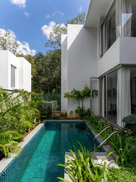 La Avila By The Blue Kite - 2 Bhk Villas Near Morjim Beach & Thalassa With Private Pool, Kitchen, Balcony & Security - Goa