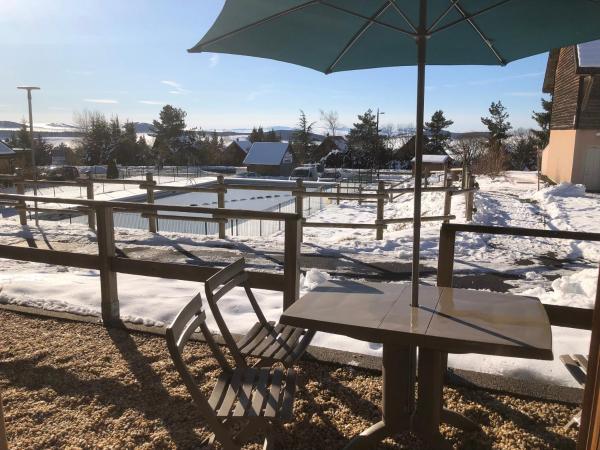 Le Chalet De "Lamarmotte" T3 Rénové Avec Terrasse Sud En Rez De Jardin - Lac Chambon