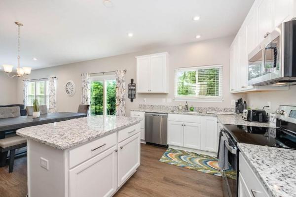 1344 Soaring Way New Cheerful 5 Bedroom Home In Quiet Suburban Area - Loveland, OH