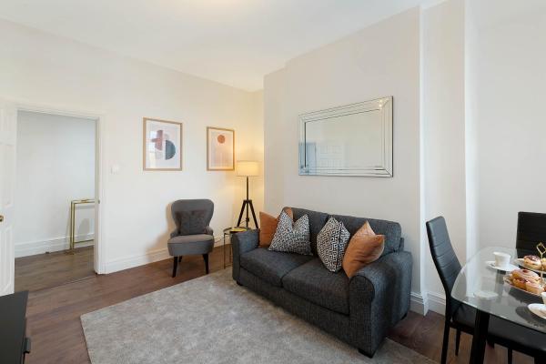 Luxury Chelsea Apartment - Brentford