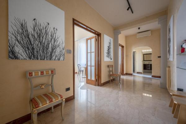 The Art Gallery - Florenz