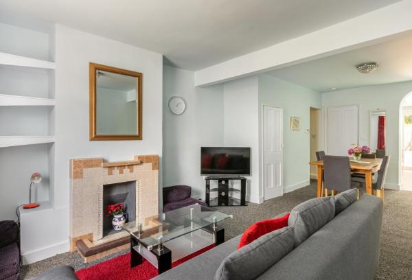 Victoria Rose Cottage -Seconds To Sea Front Close To Amenities Golf Course - Deal