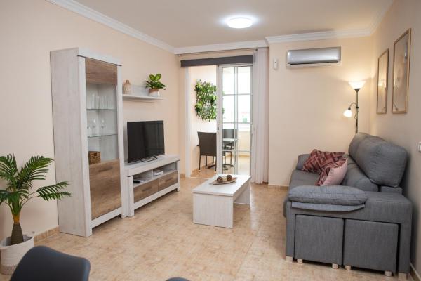 Apto Isa: Amplio Y Acogedor Apto De 75m Con Terraza, Aire Acondicionado Y Parking Gratuito - Teneryfa