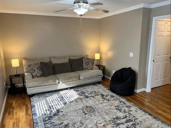 Comfy King Bed Townhouse With Outdoor Sitting Area - Guntersville, AL