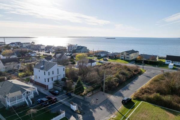 3 Story Beach Waterview, 3 King Beds, Golf Putting Green! - Eastport, NY