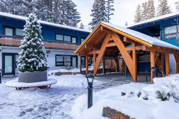 The Rundlestone Lodge - Banff