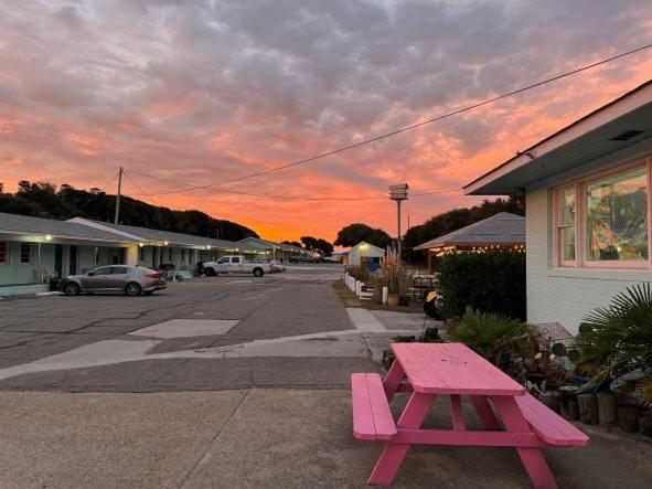 Swell Motel - North Carolina