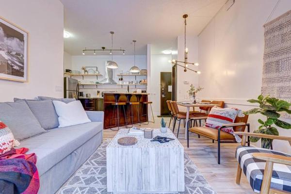 Mountain Retreat, Pool & Hot Tub, Bbq, Patio, King Bed, Sleeps 6! - 캔모어
