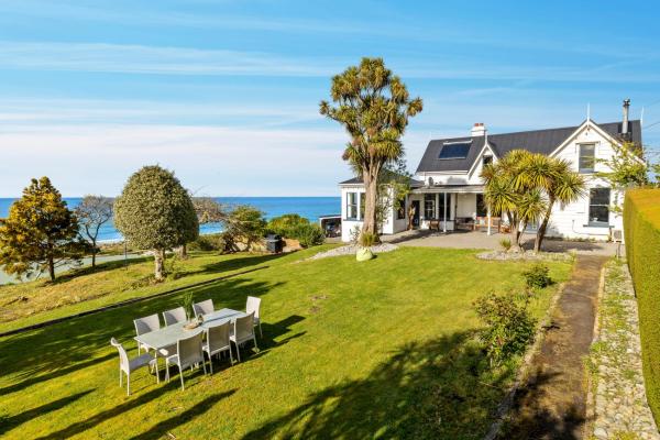 The Professor's Beach House - Brighton Home - Brighton