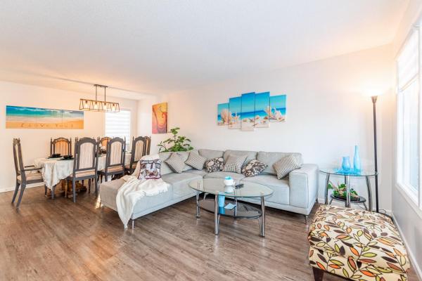 Southgate 5 Bedroom Vacation Home With Double Garage - Edmonton