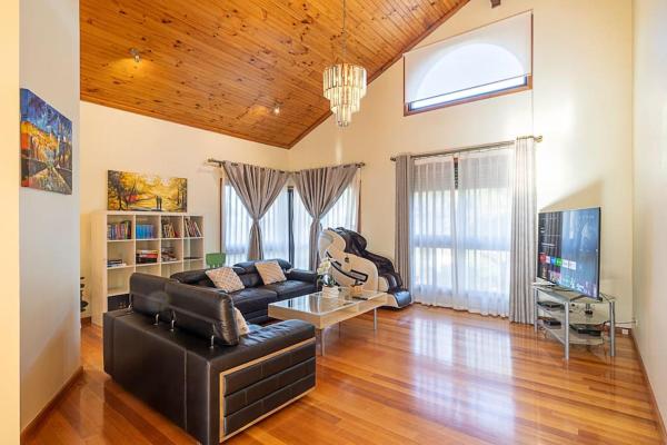 Magnificent Eltham House With Stunning View - Panton Hill