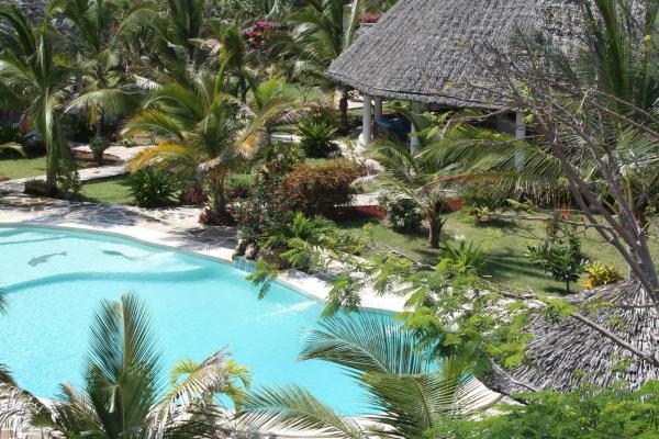 Deluxe Villa With Garden Pool With Service Staff 150mt From The Sea - Kenya