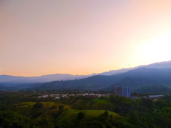 Vista Al Mar Verde De Armenia Con Parqueadero Privado - Armenia, Colombia