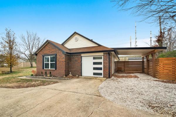 Ozk Trail House - Bentonville, AR