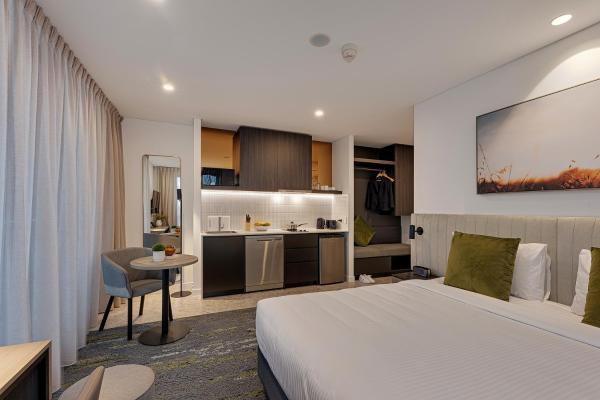 Littomore Suites Kingswood - Kingswood