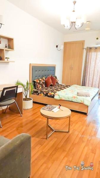 Taj Studios-serviced Studio Apartment - #Expo Centre #Jp Hospital #Felix Hospital #Advant Business Tower #Racing# - Noida