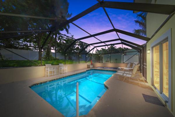 Jensen Beach Pool Home W/ Guest Suite - Jensen Beach, FL
