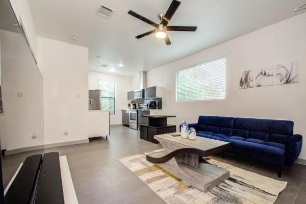 Modern 2 Bedroom 2 Bathroom Near Downtown Houston - Houston, TX