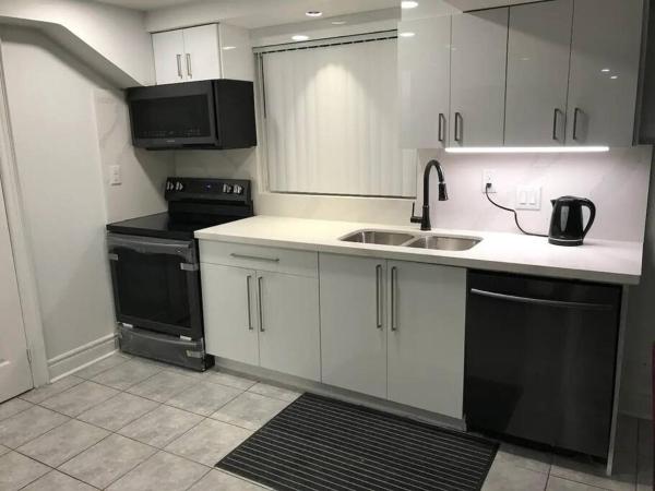 3 Bedroom 2 Bath Guest Suite - Ontario