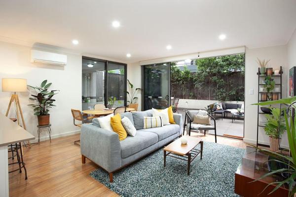 Huge 3 Bed Camperdown Garden Apt W/ Parking Aircon - Sydney