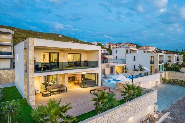 Villa Danijela, Brand New Villa With Private Pool - Novalja