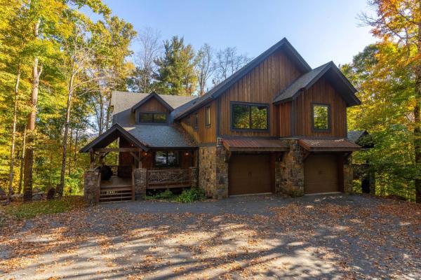 Rustic Cedar Rock Townhome At Eagles Nest - Beech Mountain, NC