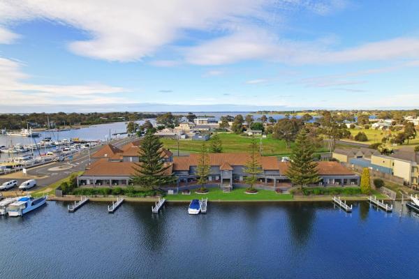 Mariners Cove Waterfront Motel And Apartments - Paynesville